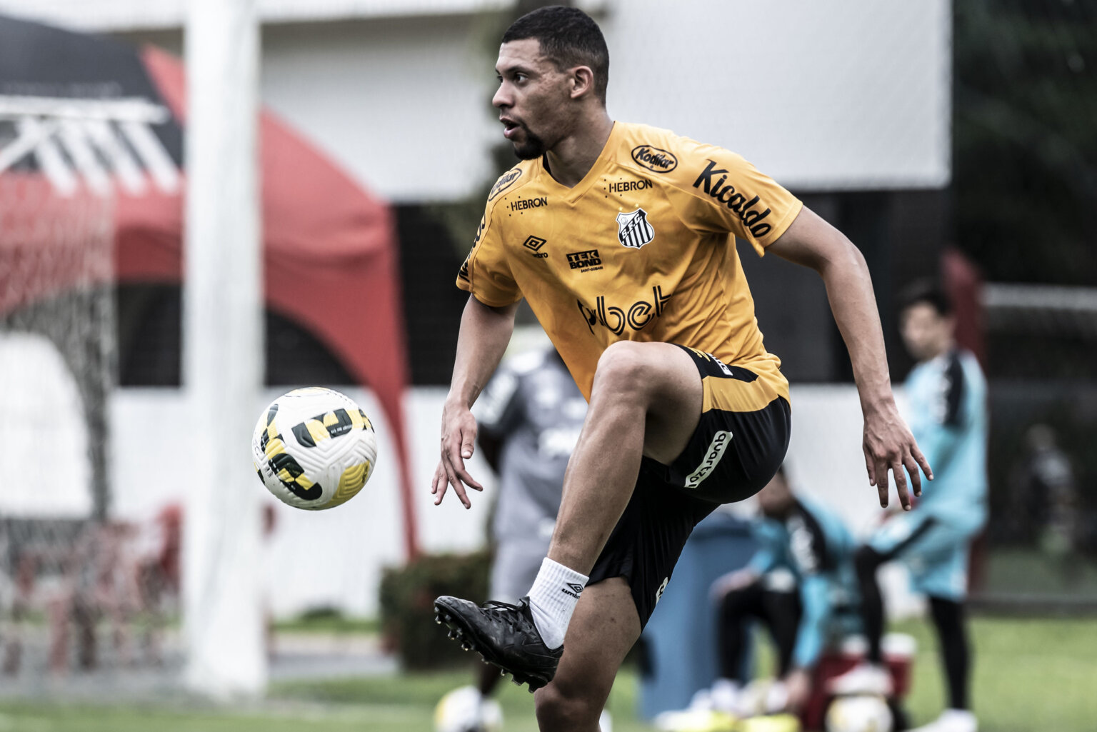 Alex comemora primeiro gol pelo Santos FC e destaca disputa sadia com ...