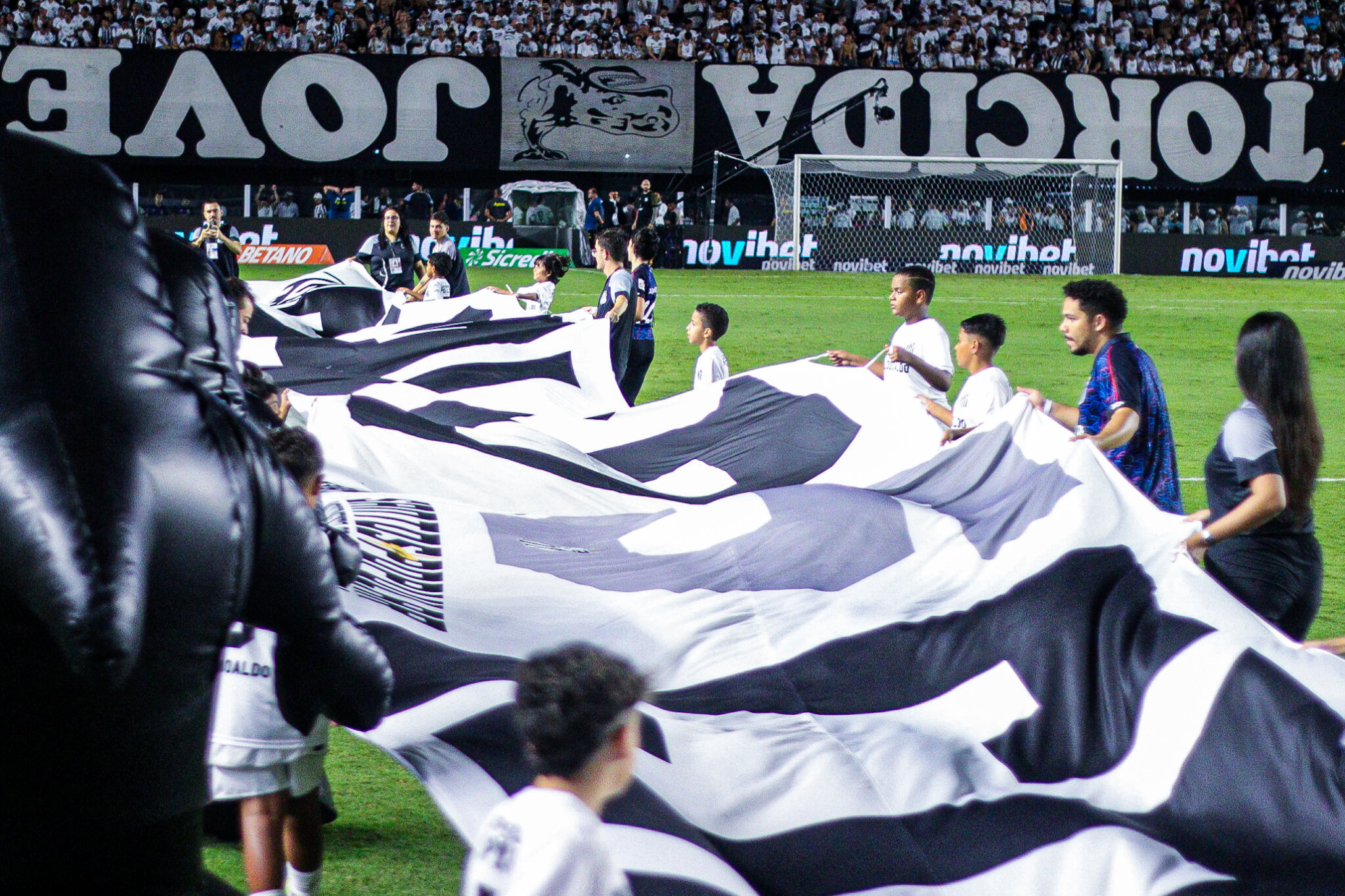 Com Vila Belmiro lotada, Ídolo Eterno Clodoaldo é homenageado - Santos ...