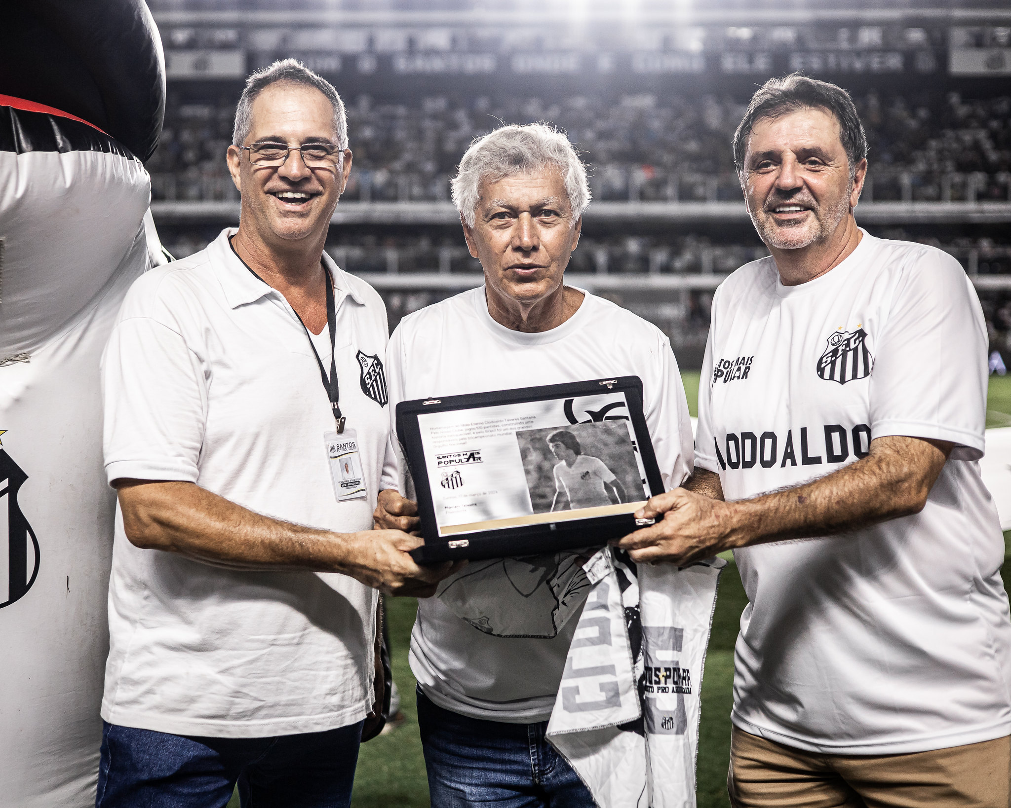 Com Vila Belmiro lotada, Ídolo Eterno Clodoaldo é homenageado - Santos ...