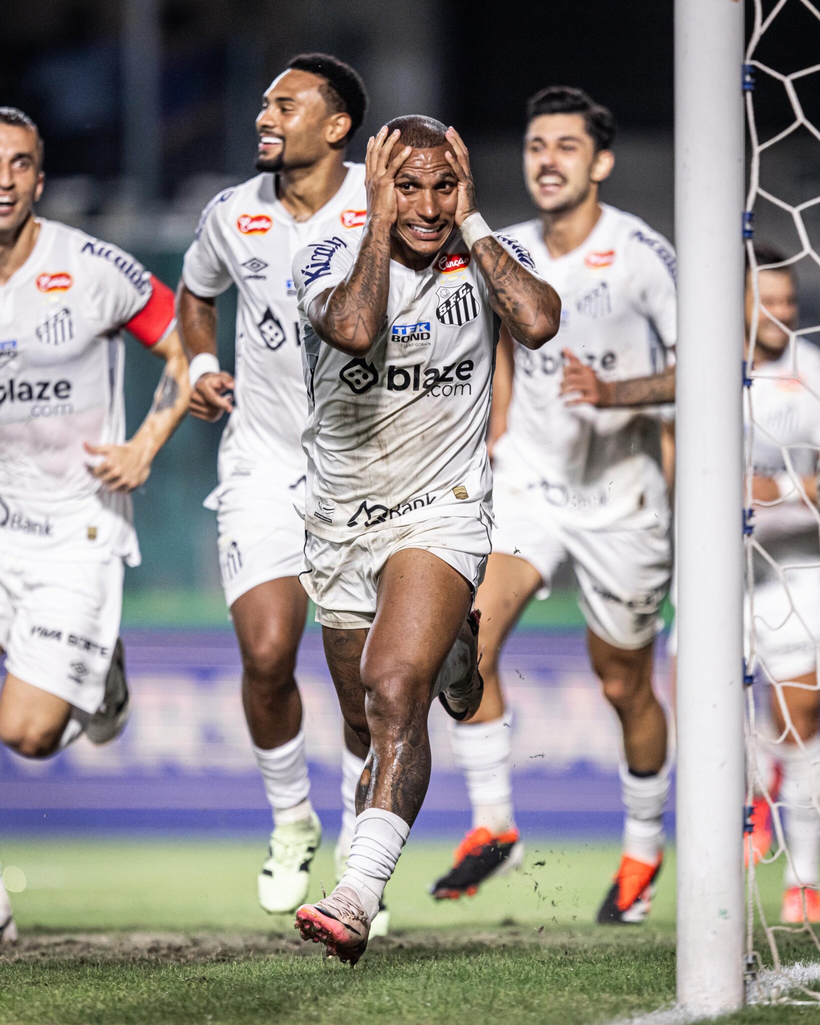 Santos FC vence o Coritiba e confirma retorno para a elite do futebol ...