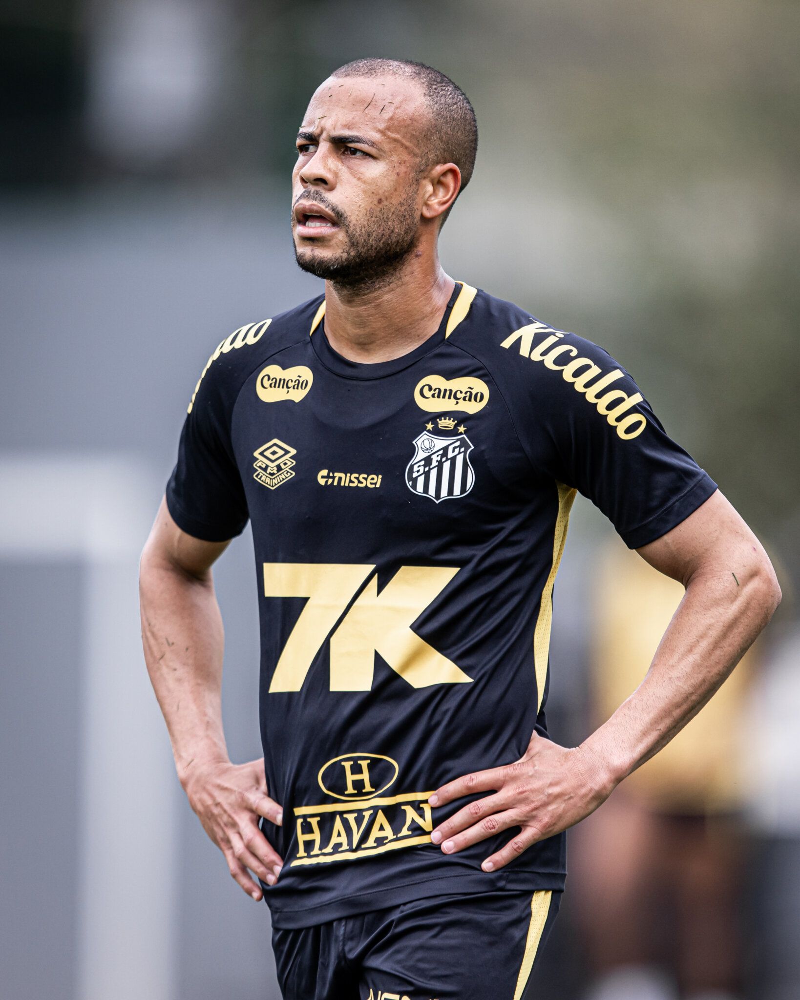 Mayke comemora estreia com vitória pelo Santos FC e projeta duelo com ...