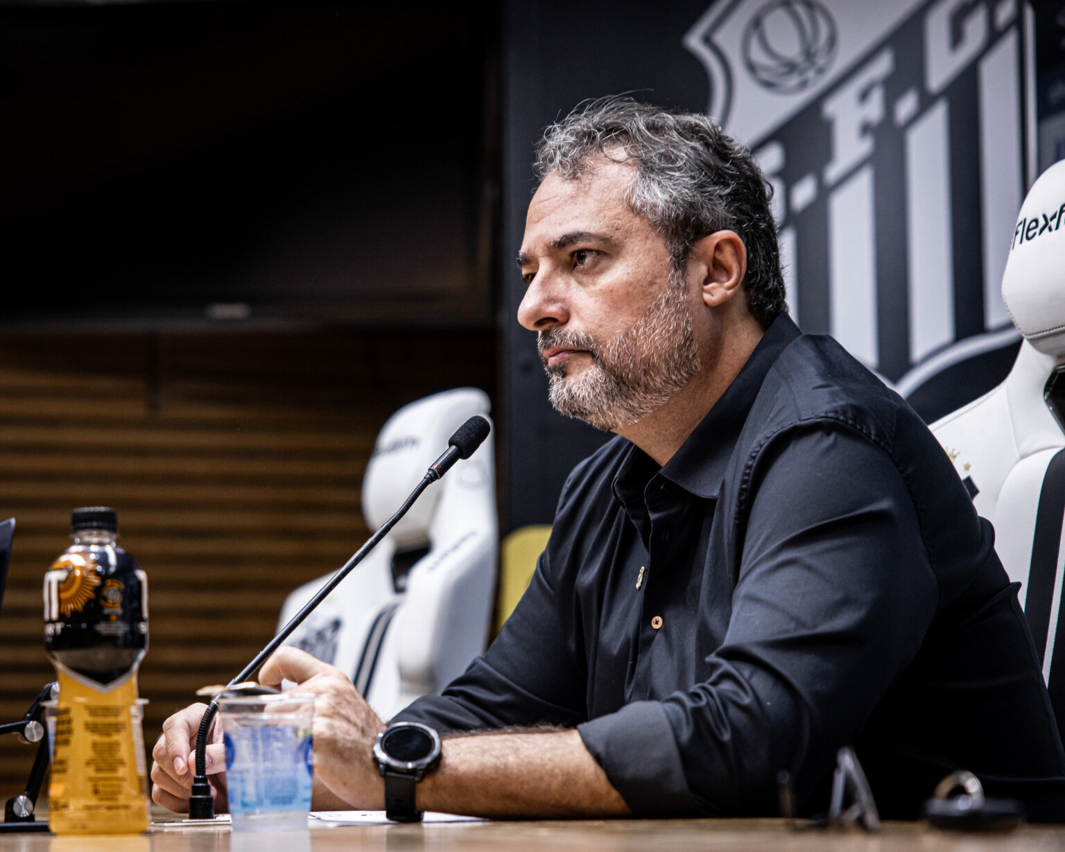 Alexandre Mattos, Executivo de Futebol do Santos FC, concede entrevista ...
