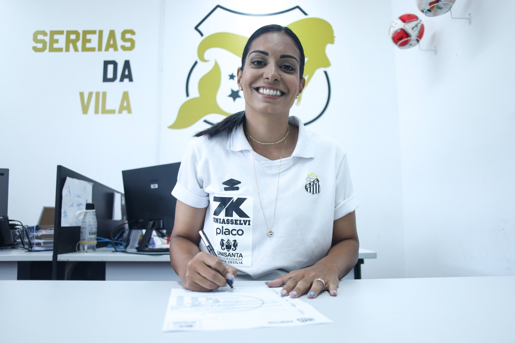 Suzane Pires renova contrato com as Sereias da Vila - Santos Futebol Clube